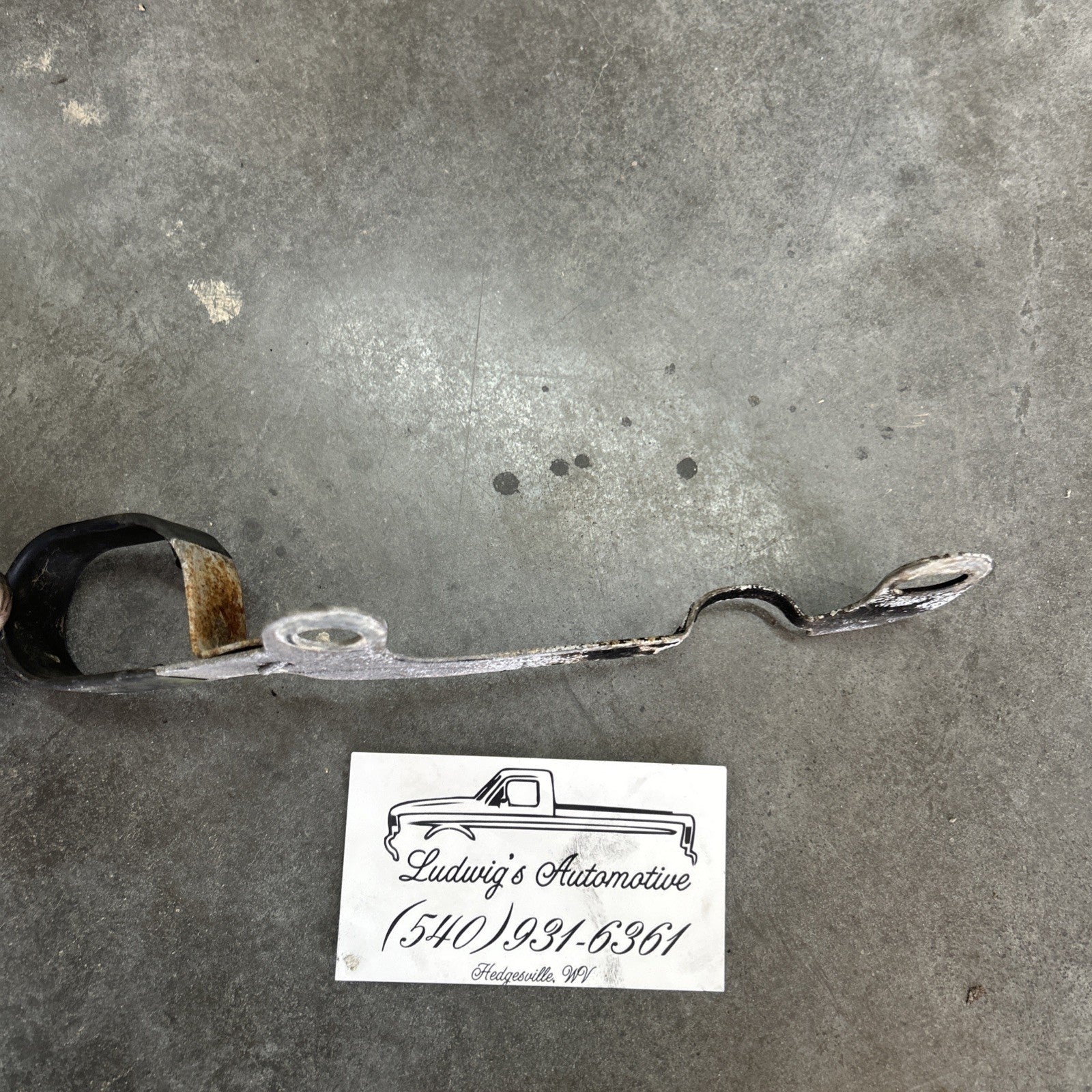 302 351 Top of Transmission Fuel Line Bracket |92-96 F-150 F-250 F-350 ...